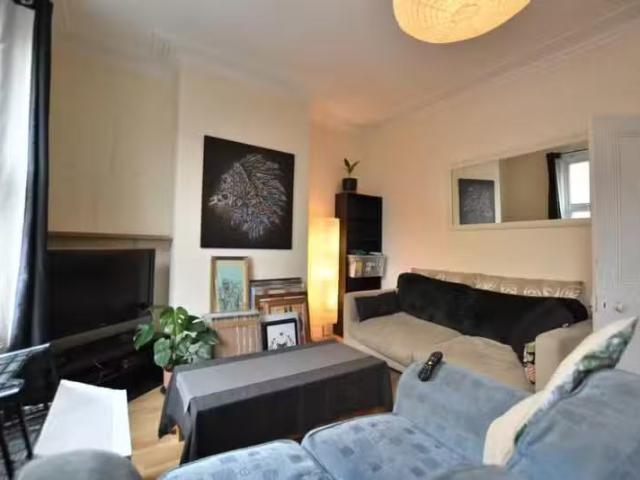 1 bedroom terraced house for rent in North Street, Bedminster.