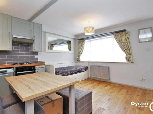1 bedroom terraced house for rent in Snowdon Drive, London, NW9