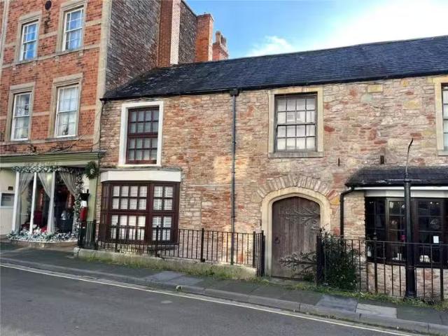 1 bedroom terraced house for rent in Pretty Cottage with court.