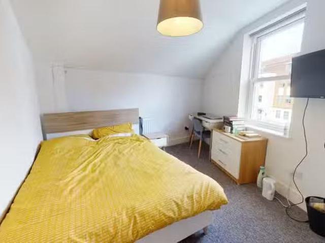 1 bedroom terraced house for rent in Room 12, Hotwell Road, BS.