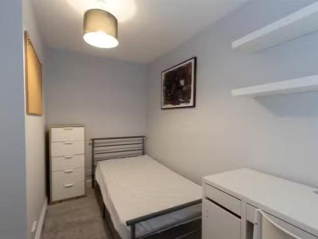 1 bedroom terraced house for rent in Upper Bath Street, Chelte.