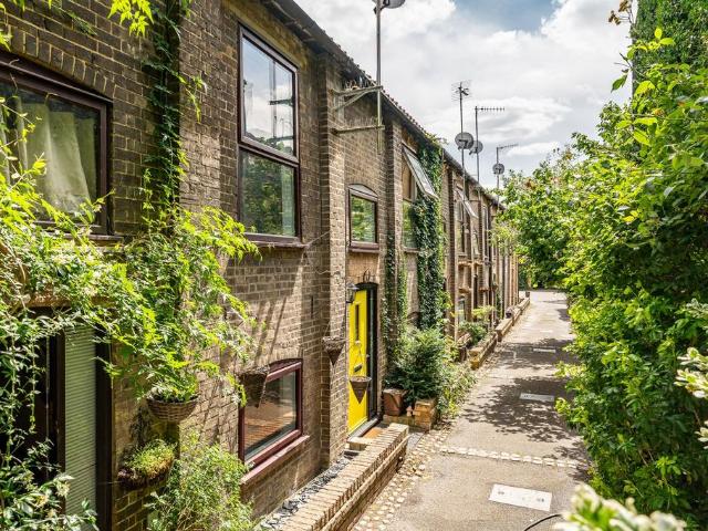 1 bedroom terraced house for sale