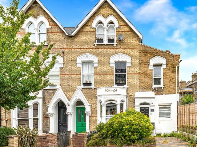 1 bedroom end of terrace house for sale