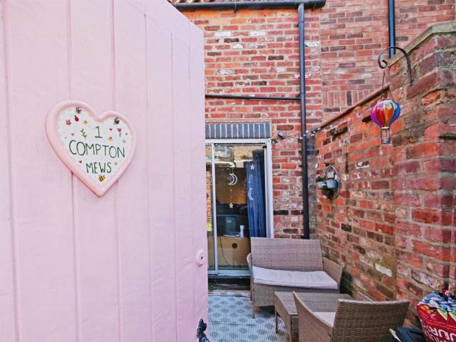1 bedroom terraced house for sale