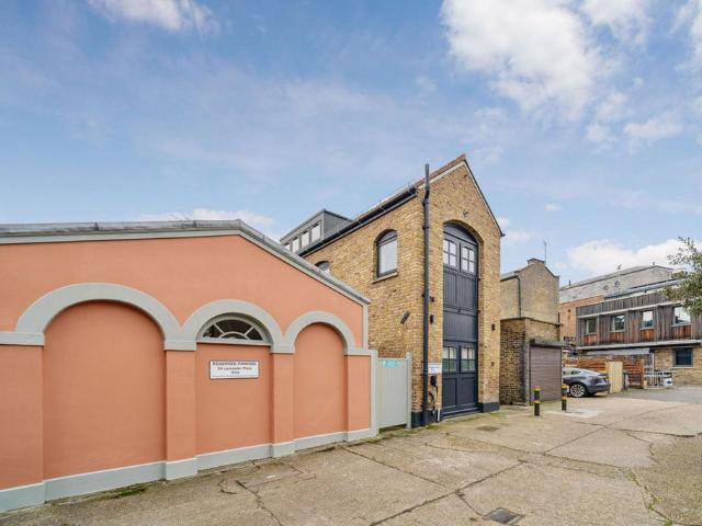 1 bedroom terraced house for sale