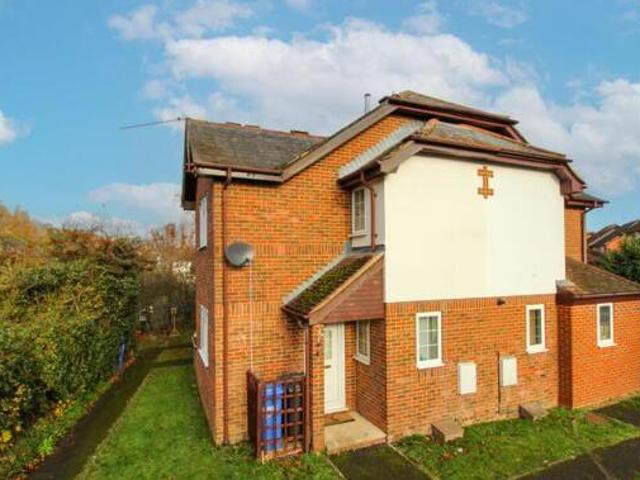 1 Bedroom Terraced House For Sale In Church Crookham, Fleet