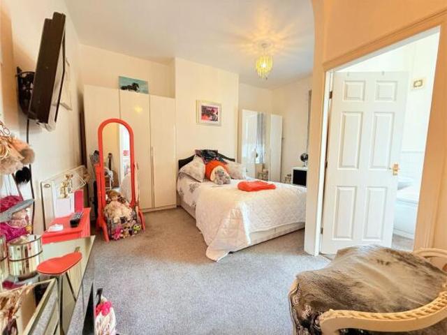 1 bedroom terraced house for sale in Church Street, Moldgreen, HD5