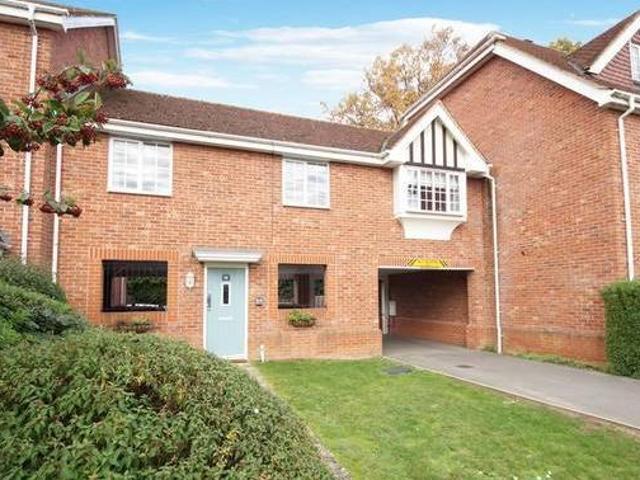 1 bedroom terraced house for sale in Foundry Close Hook RG27