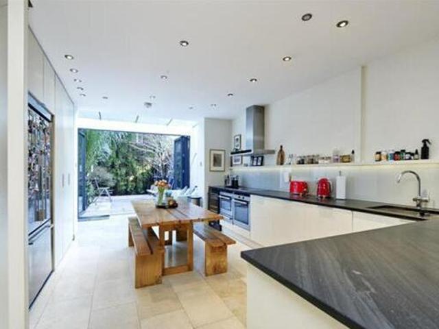 1 Bedroom Terraced House For Sale In London