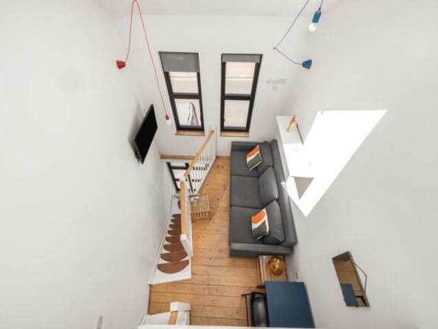 1 bedroom terraced house for sale in Markhouse Road, Walthamstow, London, E17