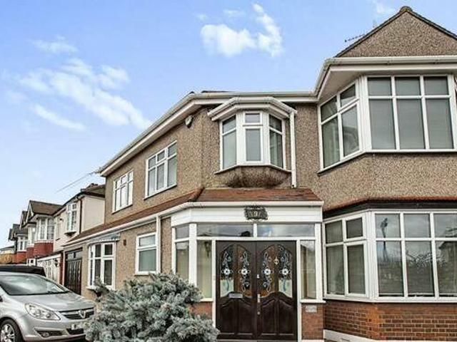 1 bedroom terraced house for sale in Westrow Drive Barking IG11