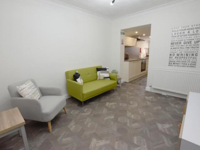 1 bedroom Terraced House To Let