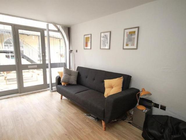 1 bedroom terraced house to rent