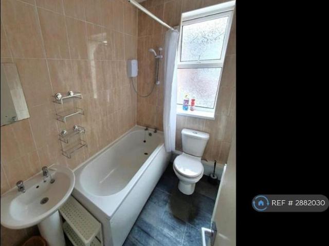 4 bedroom terraced house to rent