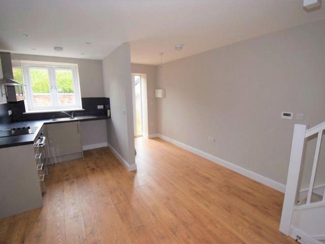 1 bedroom terraced house to rent