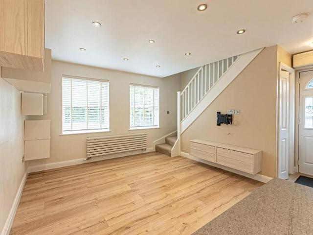 1 bedroom terraced house to rent