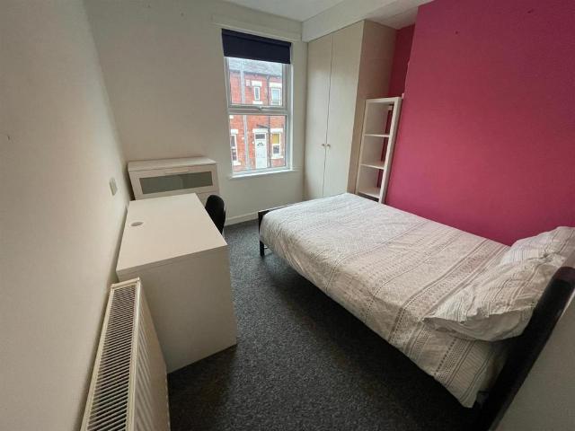 1 bedroom house share to rent
