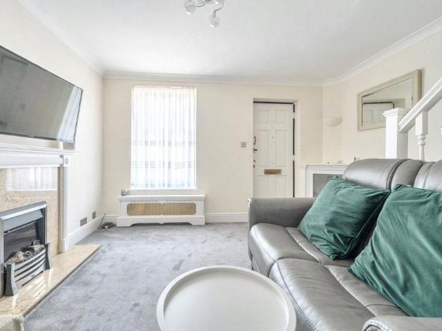 1 bedroom terraced house to rent