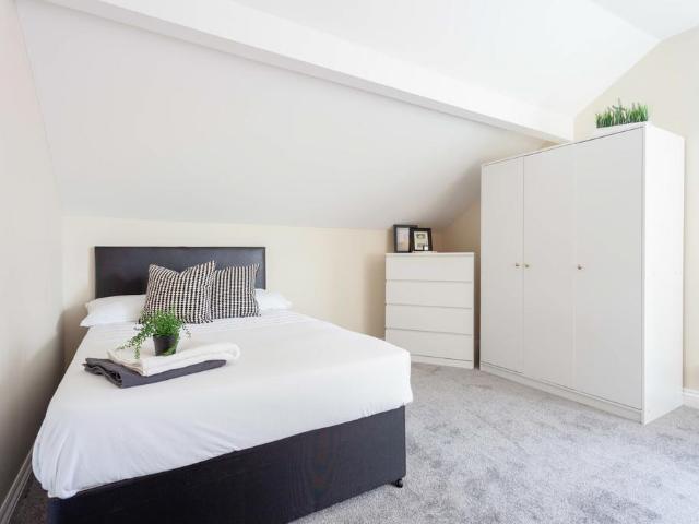 1 bedroom house share to rent