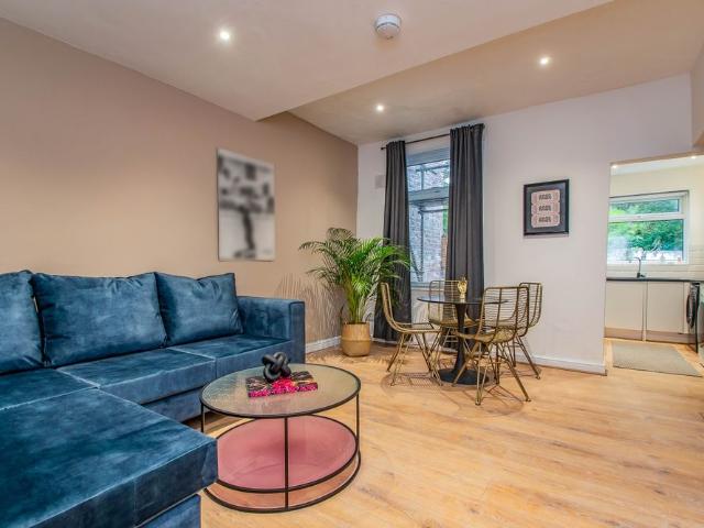 1 bedroom terraced to rent Bury Road, Bolton, Greater Manchester, BL2