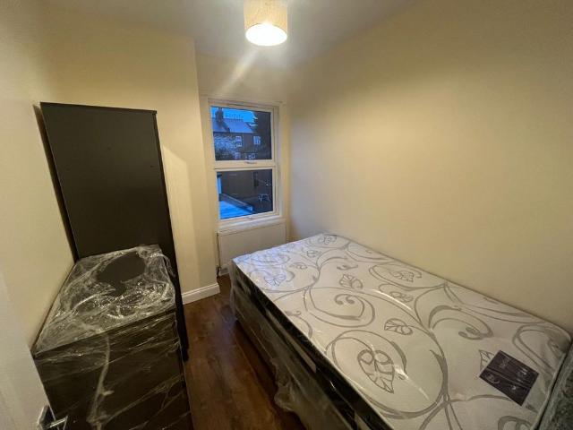 1 bedroom terraced to rent Malvern Road, Luton, Bedfordshire, LU1
