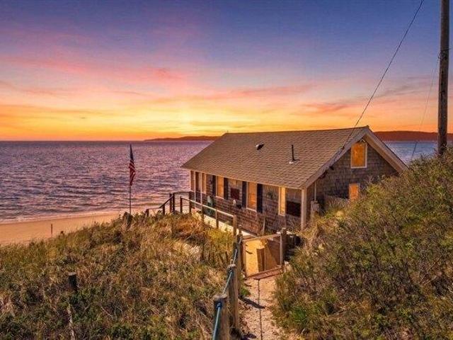 1 bedroom, Truro MA 02666 104569691