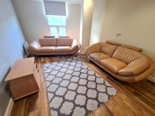 1 bedroom triplex to rent