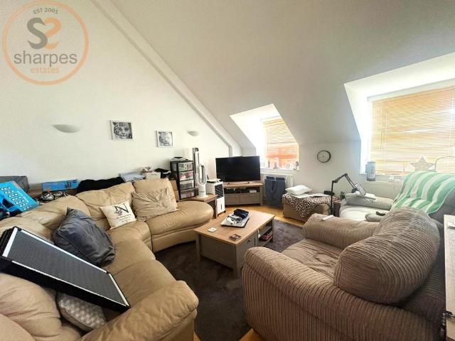 1 bedroom triplex to rent