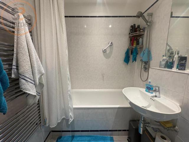 1 bedroom triplex for rent in Central Road, Worcester Park, Greater London, KT4