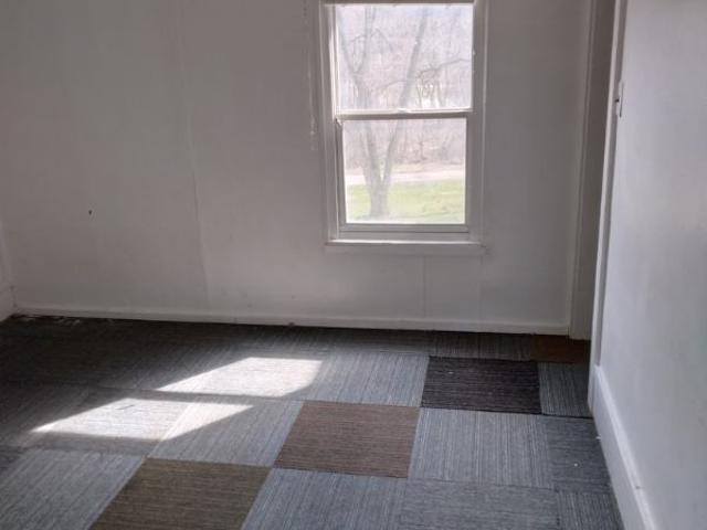 1 BEDROOM UPPER UNIT ALL UTILITIES INCLUDED