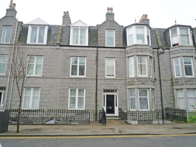 1 bedroomed top floor apartment