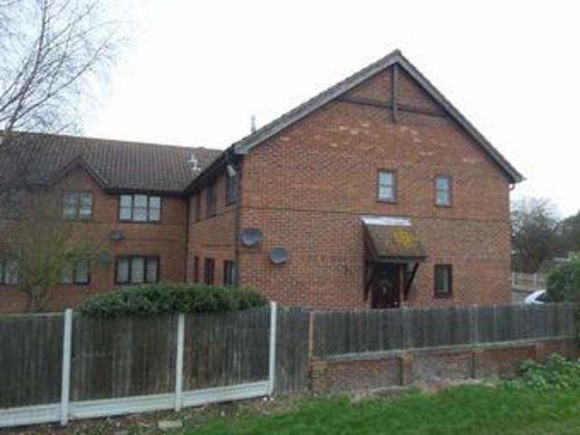 1 Bedrooms Maisonette for rent in Chase End, Basildon, Essex SS16