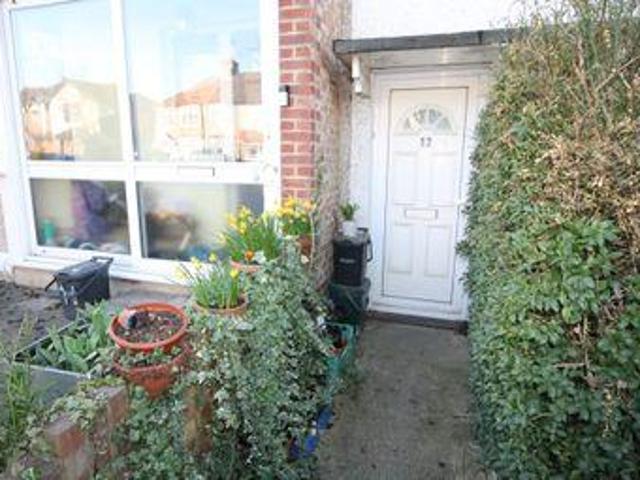 1 Bedrooms Maisonette for rent in Maple Avenue, Harrow HA2