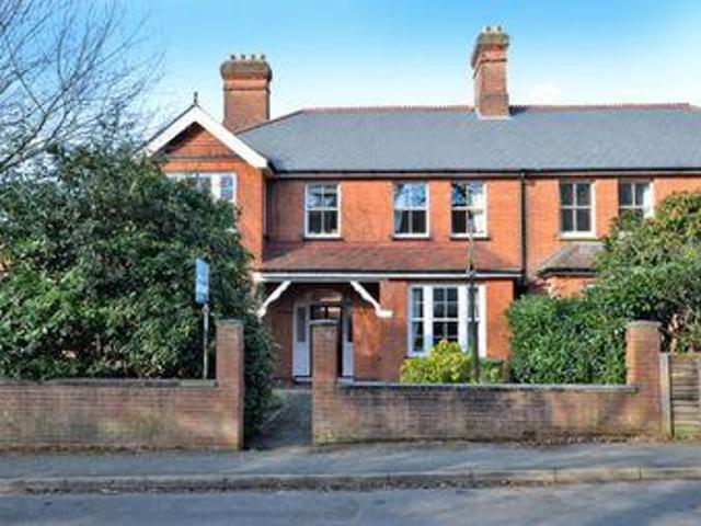1 Bedrooms Maisonette for rent in Middle Gordon Road, Camberley, Surrey GU15