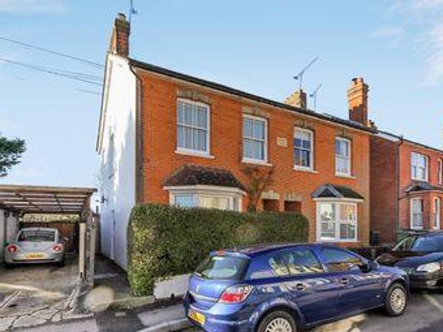 1 Bedrooms Maisonette for rent in Park Close Road, Alton GU34