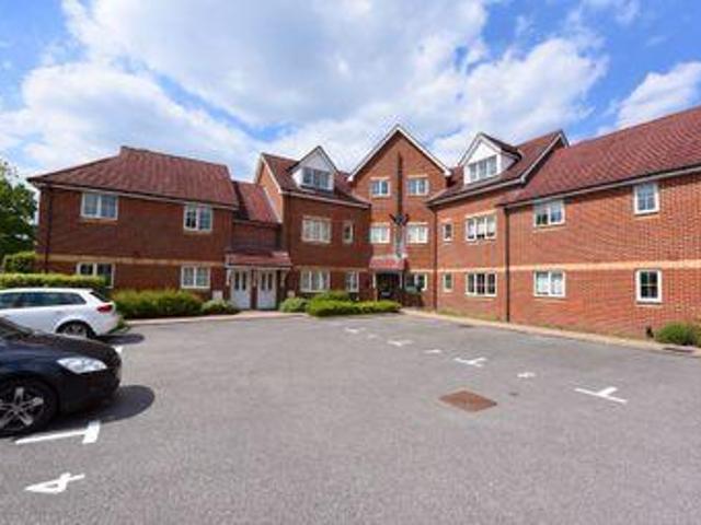 1 Bedrooms Maisonette for rent in Woodside Court, Farnborough GU14