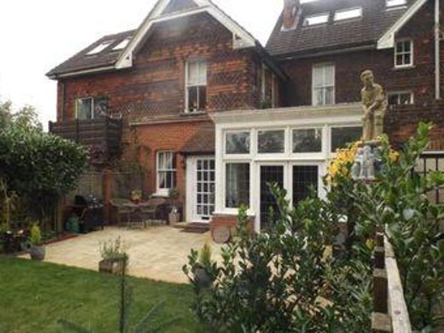 1 Bedrooms Maisonette for sale in Hogs Back, Farnham, Surrey GU10