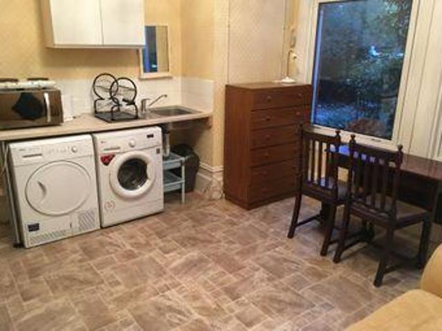 1 Bedrooms Detached house for rent in Blakesley Avenue, London W5