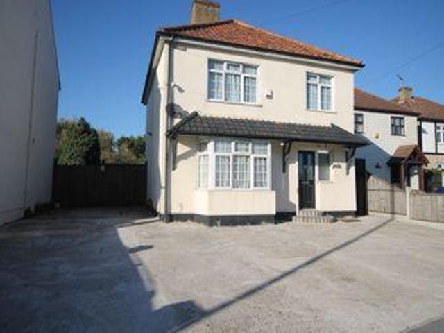 1 Bedrooms Detached house for rent in Colchester Road, Romford RM3