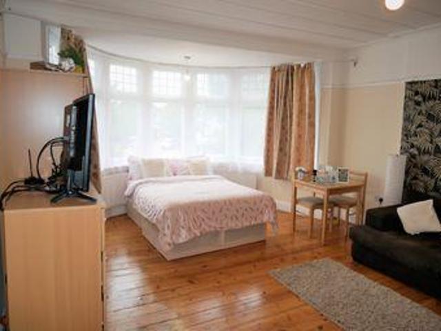1 Bedrooms Detached house for rent in Gunnersbury Avenue, Ealing W5