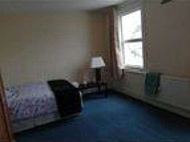 1 Bedrooms Detached house for rent in Garratt Lane, Tooting Broadway SW17