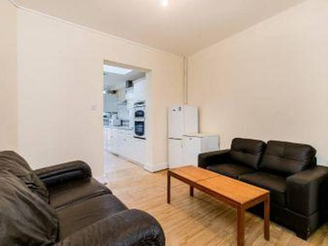 1 Bedrooms Detached house for rent in Garratt Lane Tooting Broadway SW17