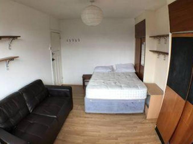 1 Bedrooms Detached house for rent in Princess Avenue, Surbiton KT6