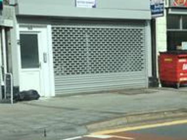 1 Bedrooms Equestrian property for rent in Woodfield Street, Swansea SA6