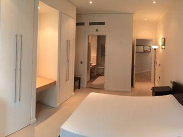 1 Bedrooms Flat for rent in 3 South Quay Square, Canary Wharf, London E14