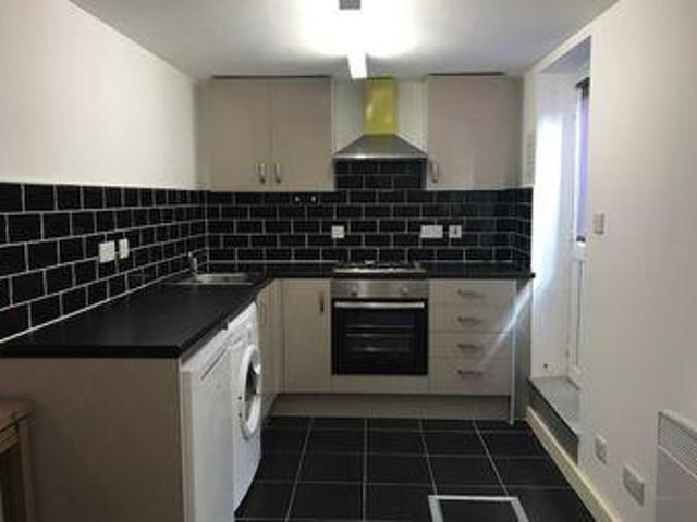 1 Bedrooms Flat for rent in 18A Beechwood Mount, Burley, Leeds, Burley LS4
