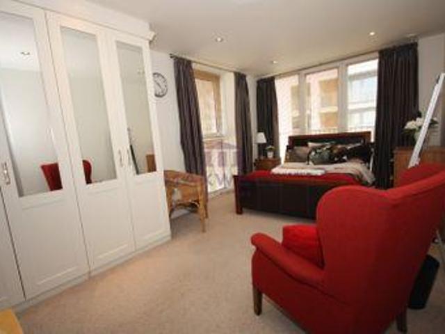1 Bedrooms Flat for rent in 19 Western Gateway, Royal Victoria, London E16