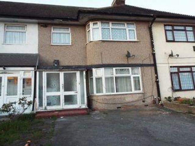 1 Bedrooms Flat for rent in 563 Eastern Avenue, Gants Hill IG2