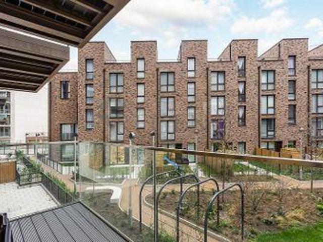1 Bedrooms Flat for rent in Commodore House, Royal Wharf E16
