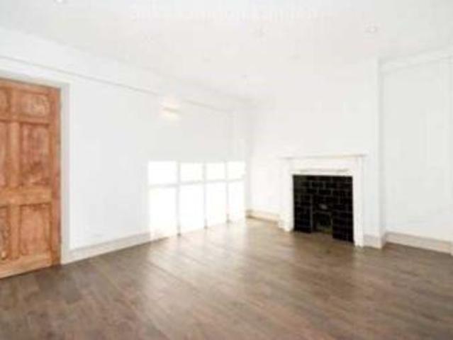1 Bedrooms Flat for rent in Comyn Road, Clapham Junction SW11